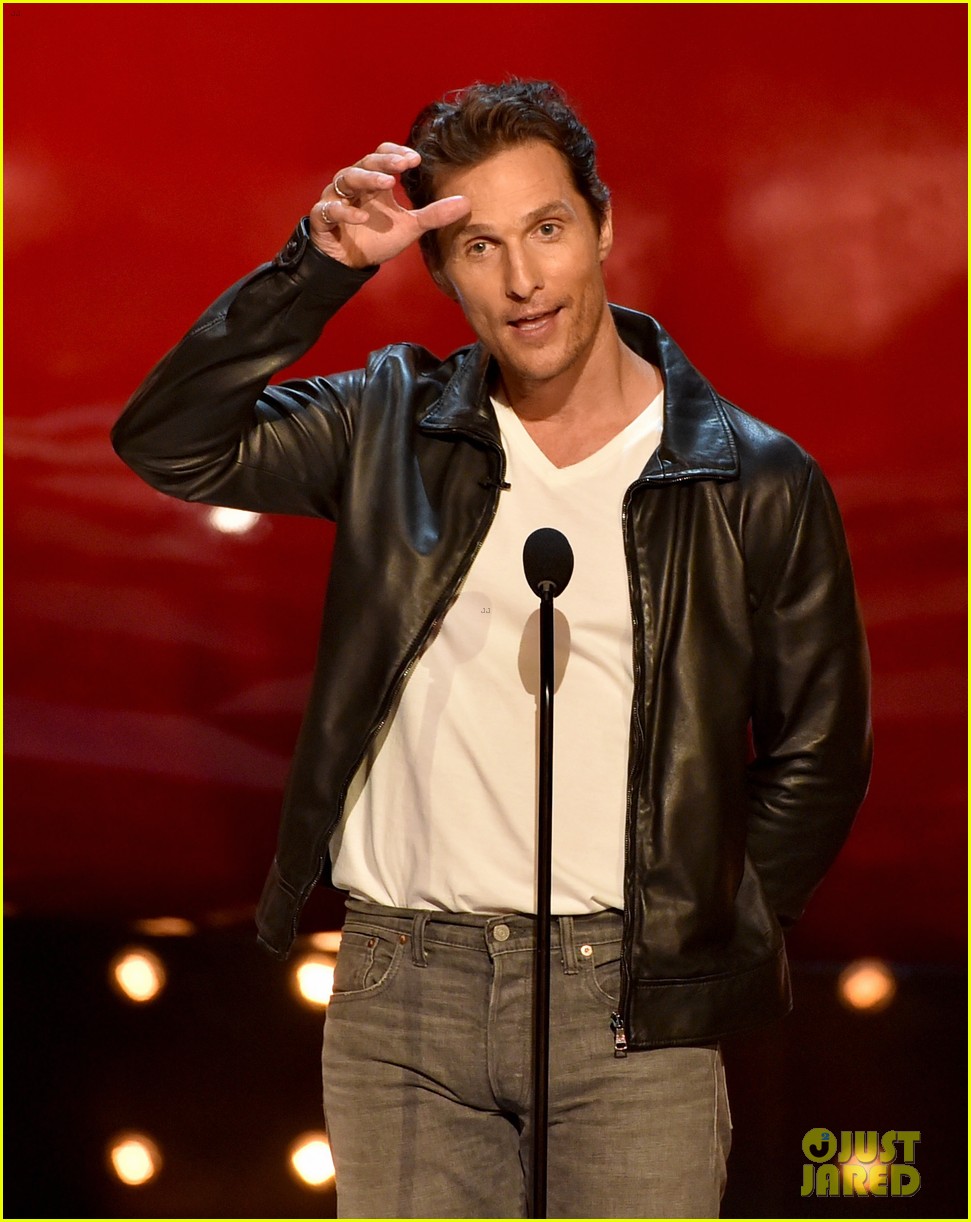 Sandra Bullock Reunites with Her Leading Men at Guys' Choice Awards ...