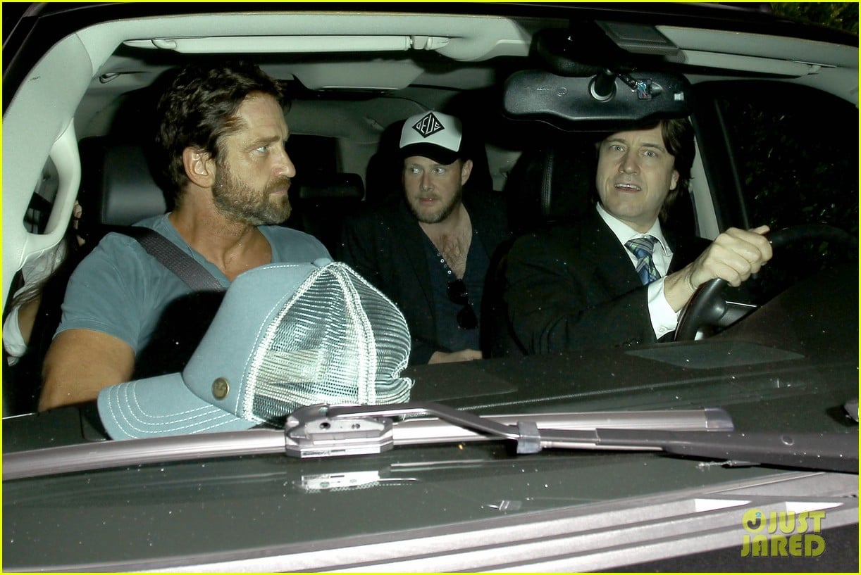 Gerard Butler Brings His Buff Bod Out to Dinner with Some Pals: Photo ...