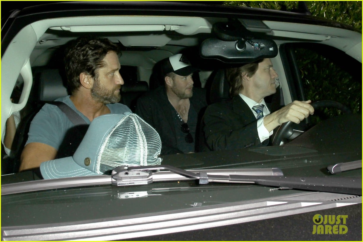 Gerard Butler Brings His Buff Bod Out to Dinner with Some Pals: Photo ...