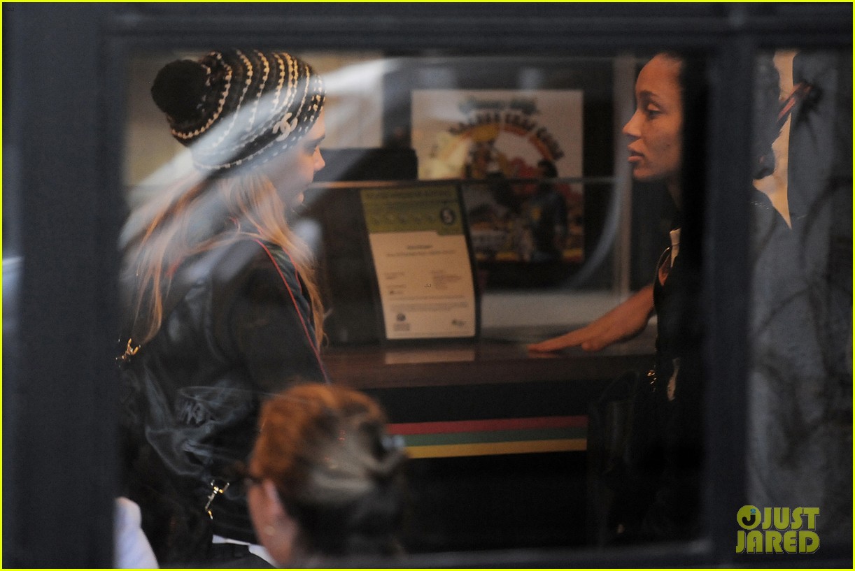 Cara Delevingne Manages to Show Off Fake Baby Bump & Side Boob at the ...