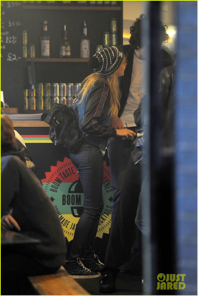 Cara Delevingne Manages to Show Off Fake Baby Bump & Side Boob at the ...