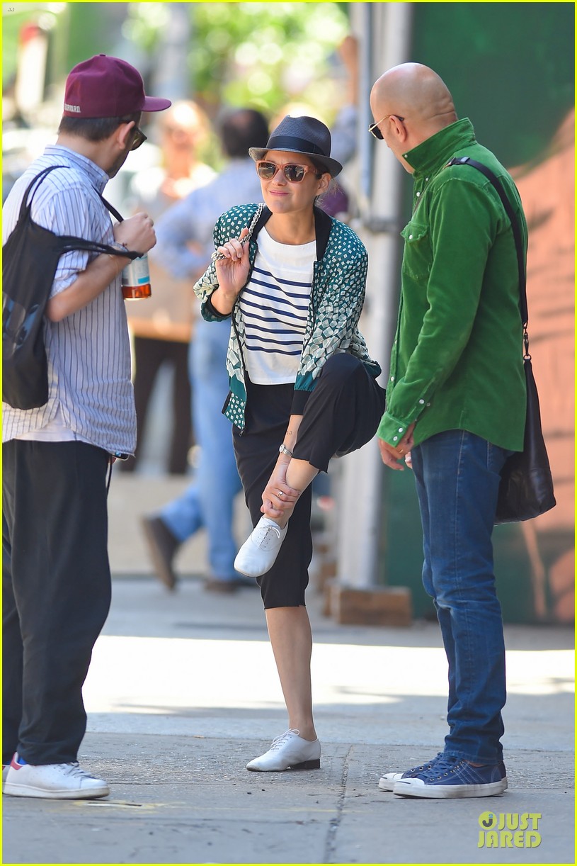 Marion Cotillard Makes Graceful CFDA Awards 2014 Entrance Despite ...