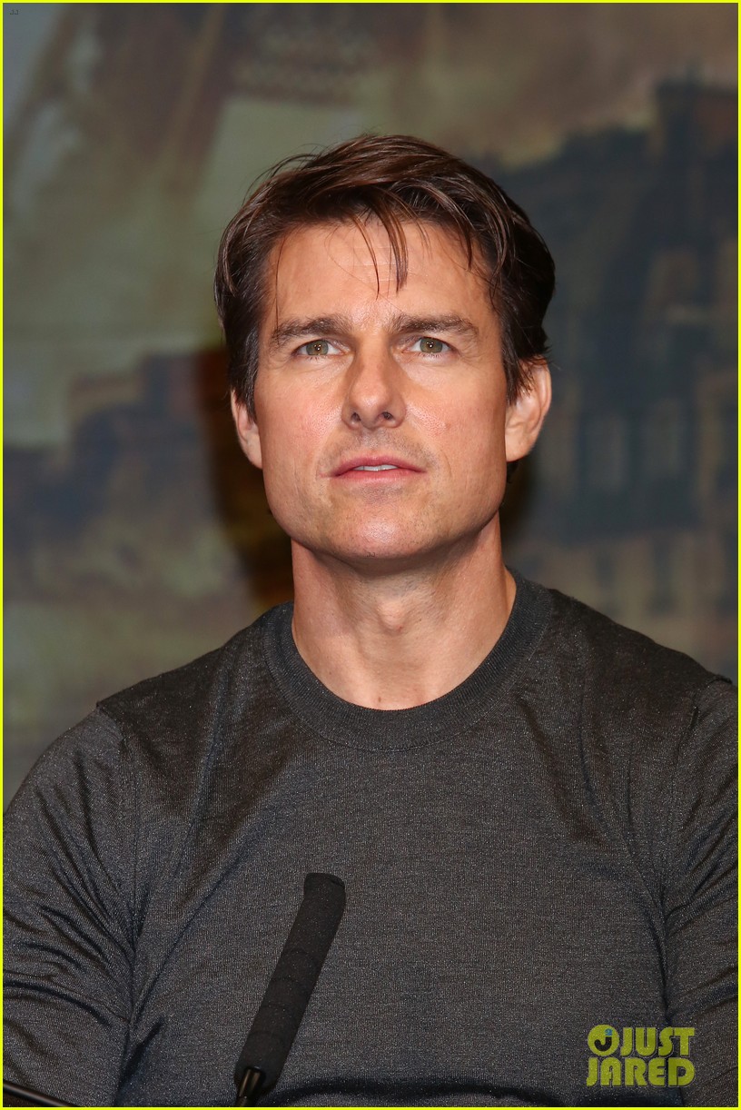 Tom Cruise Joins 'Edge of Tomorrow' Director Doug Liman at Tokyo Press ...