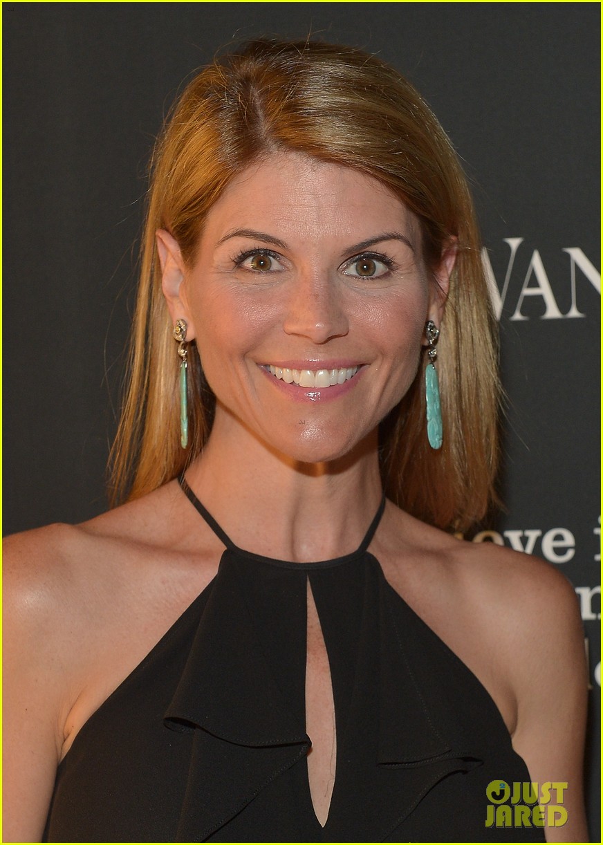 Kaley Cuoco & Pregnant Rosamund Pike Drop by Vera Wang's Store Opening ...