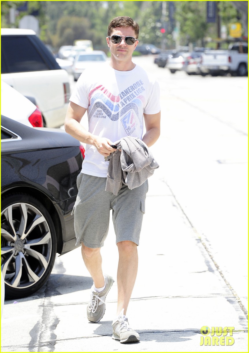 Topher Grace Makes One Fan's Day at the Gym!: Photo 3144831 | Topher ...