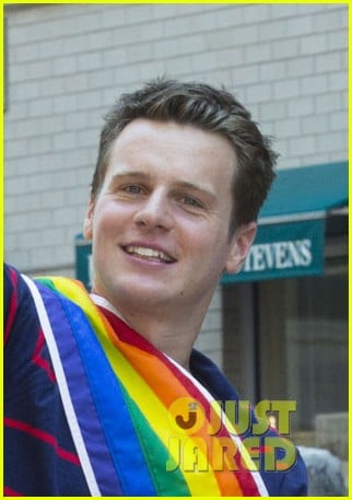 Jonathan Groff Opens Up About Coming Out Before NYC Pride!: Photo ...