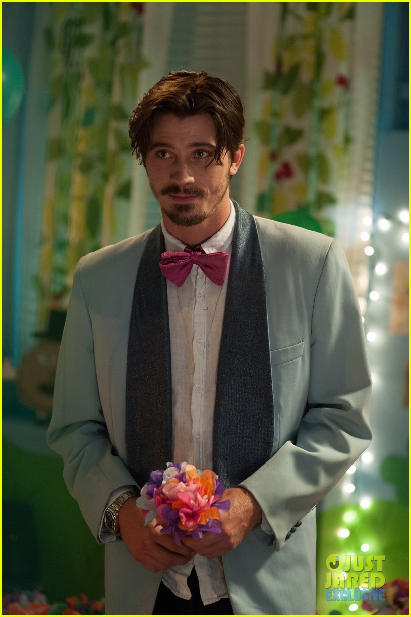 Garrett Hedlund Makes Us Swoon in New 'Lullaby' Stills! (Exclusive ...