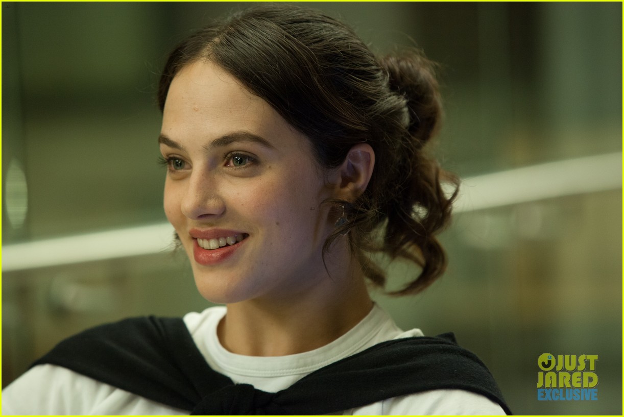 Garrett Hedlund Makes Us Swoon in New 'Lullaby' Stills! (Exclusive ...