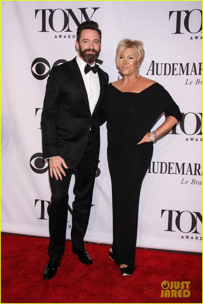 Hugh Jackman Bounces His Way to Tony Awards 2014 with Wife Deborra-Lee ...