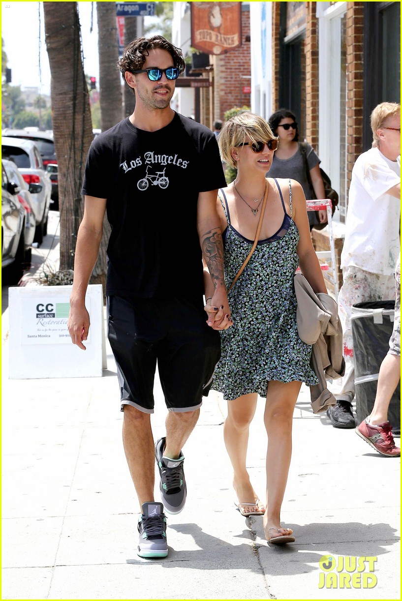 Kaley Cuoco Wears Crop Tops Now Because When She's Pregnant, She Won't ...