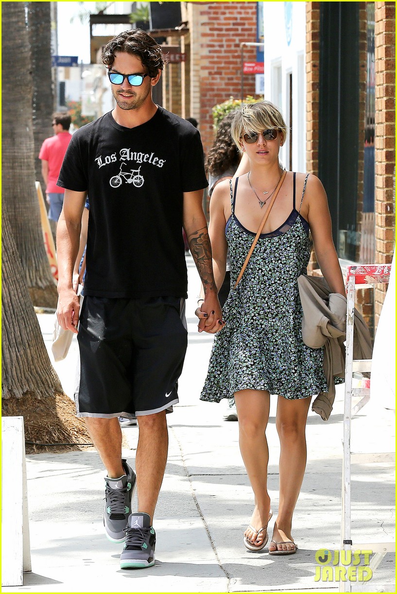 Kaley Cuoco Wears Crop Tops Now Because When She's Pregnant, She Won't ...