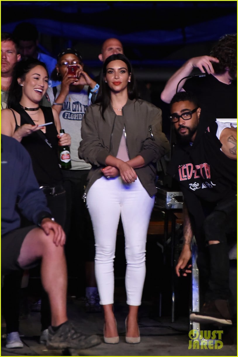 Kim Kardashian Lets Her Boobs Hang Out in Front of 100,000 People at ...