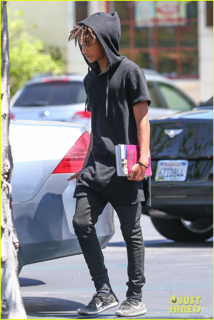 Kylie Jenner & Jaden Smith Eat at Nearby Restaurants: Photo 3126390 ...