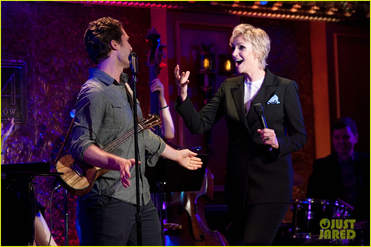 Matthew Morrison Kisses Jane Lynch On Stage for her Solo Concert Debut ...