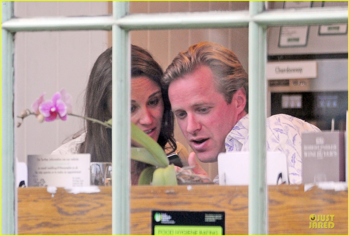 Pippa Middleton Grabs Drinks With Pal Tom Kingston in London!: Photo ...