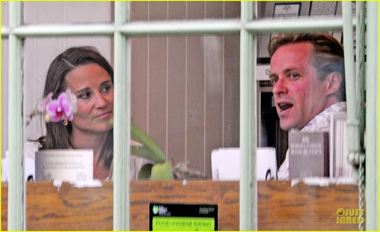 Pippa Middleton Grabs Drinks With Pal Tom Kingston in London!: Photo ...