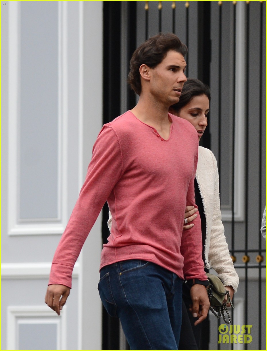 Rafael Nadal Goes Shirtless at French Open, Strolls with Girlfriend ...