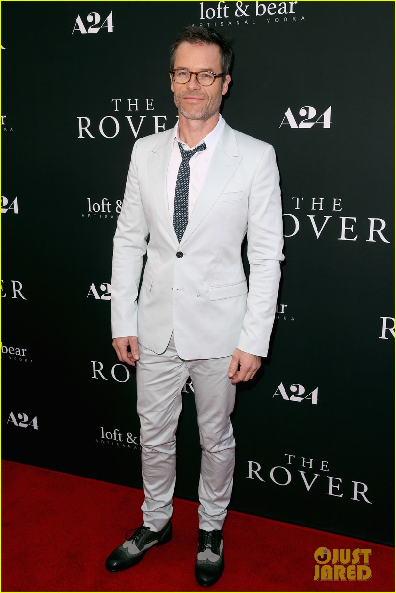 Robert Pattinson & Guy Pearce Are Hot Brits at 'Rover' Premiere: Photo ...