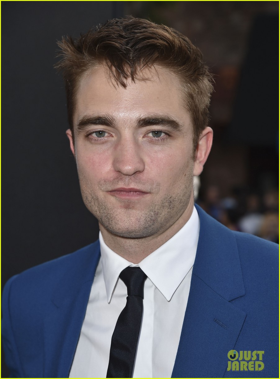 Robert Pattinson & Guy Pearce Are Hot Brits at 'Rover' Premiere: Photo ...