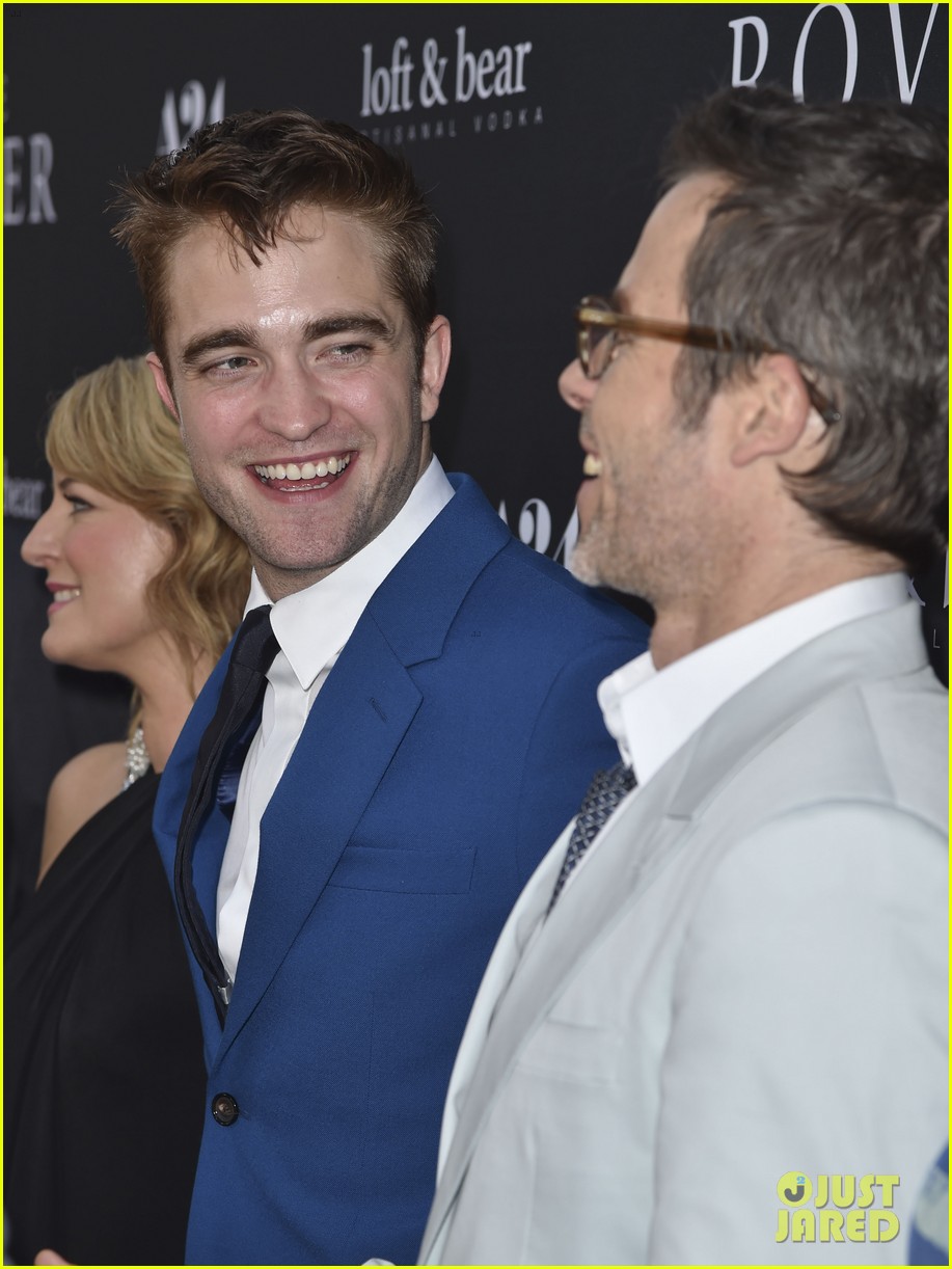 Robert Pattinson & Guy Pearce Are Hot Brits at 'Rover' Premiere: Photo ...