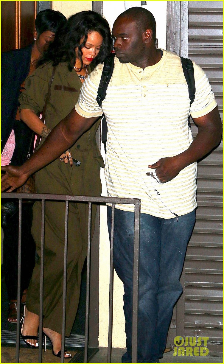 Rihanna Poses with Excited Fan Before Late Night Studio Session!: Photo ...