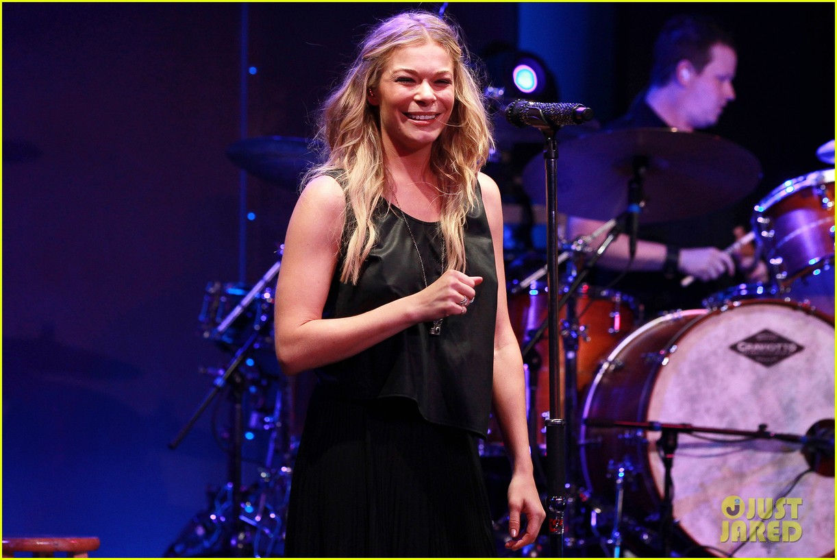 LeAnn Rimes Wants a Cell Phone She Can Drop in the Toilet!: Photo ...