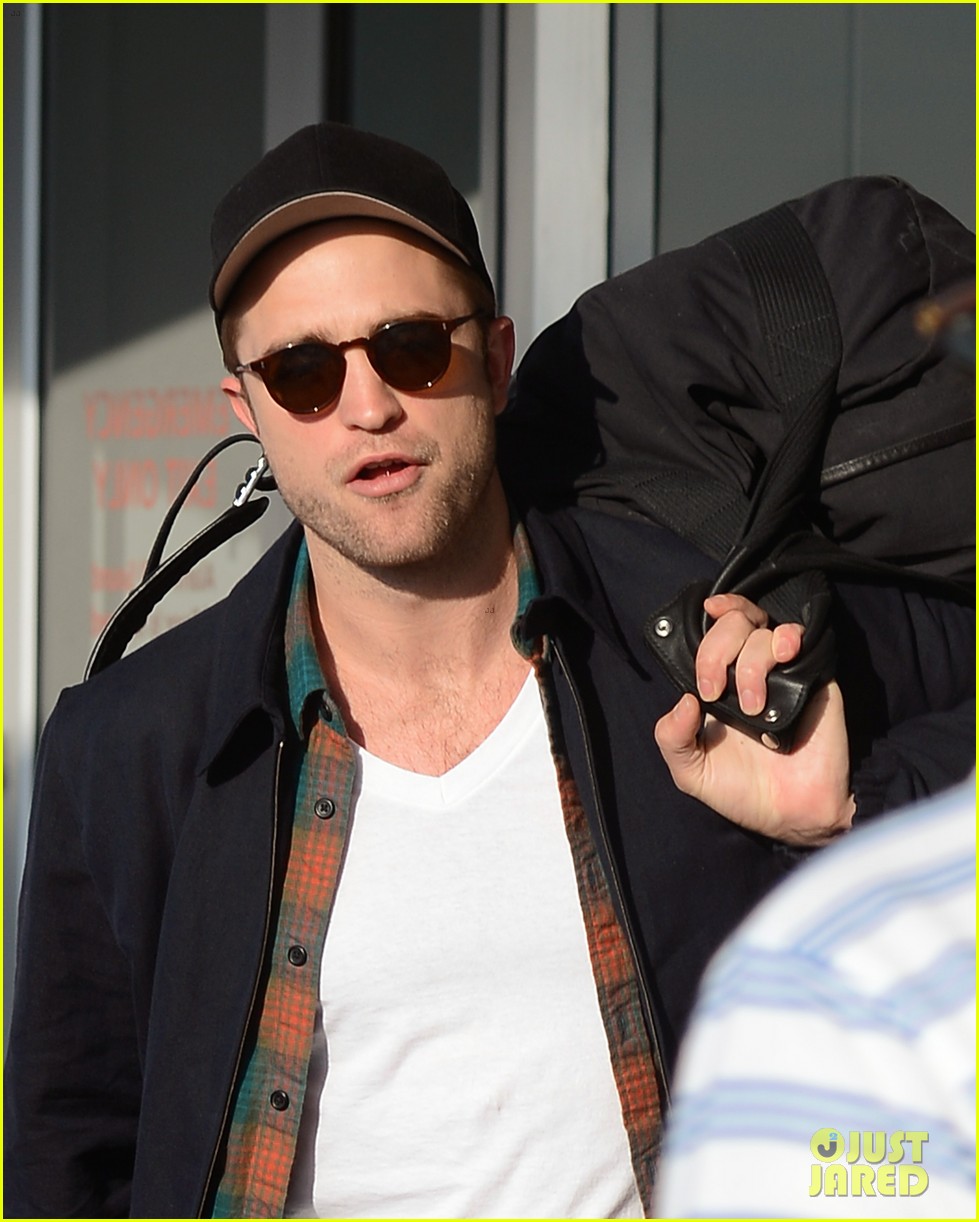 Robert Pattinson Tries To Overcome Confidence Issues In Every Movie He Does Photo 3136868 