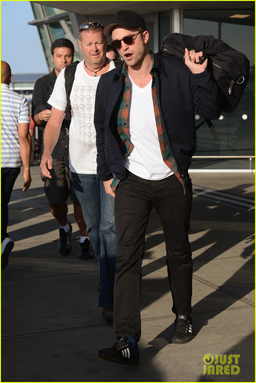 Robert Pattinson Tries To Overcome Confidence Issues In Every Movie He Does Photo 3136881