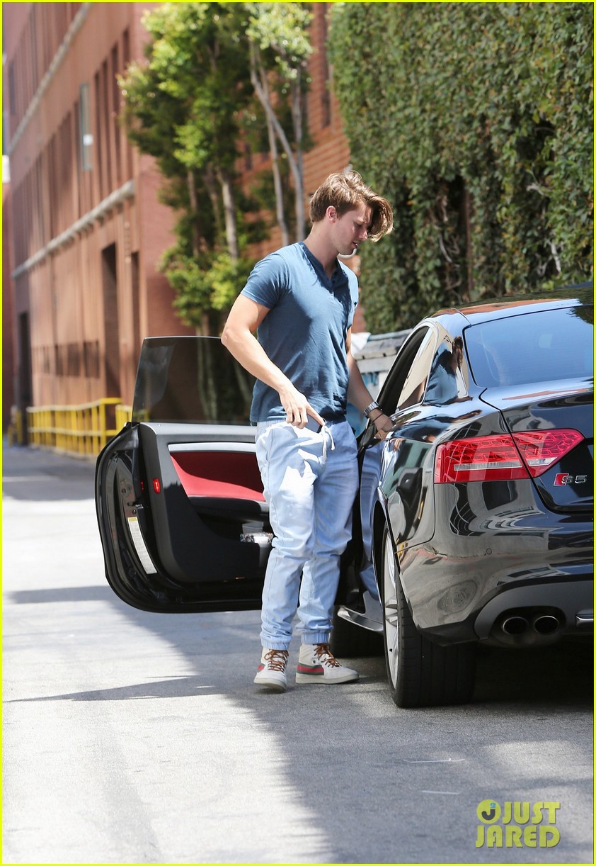Patrick Schwarzenegger Looks Buff for a Day Out in LA!: Photo 3140732 ...
