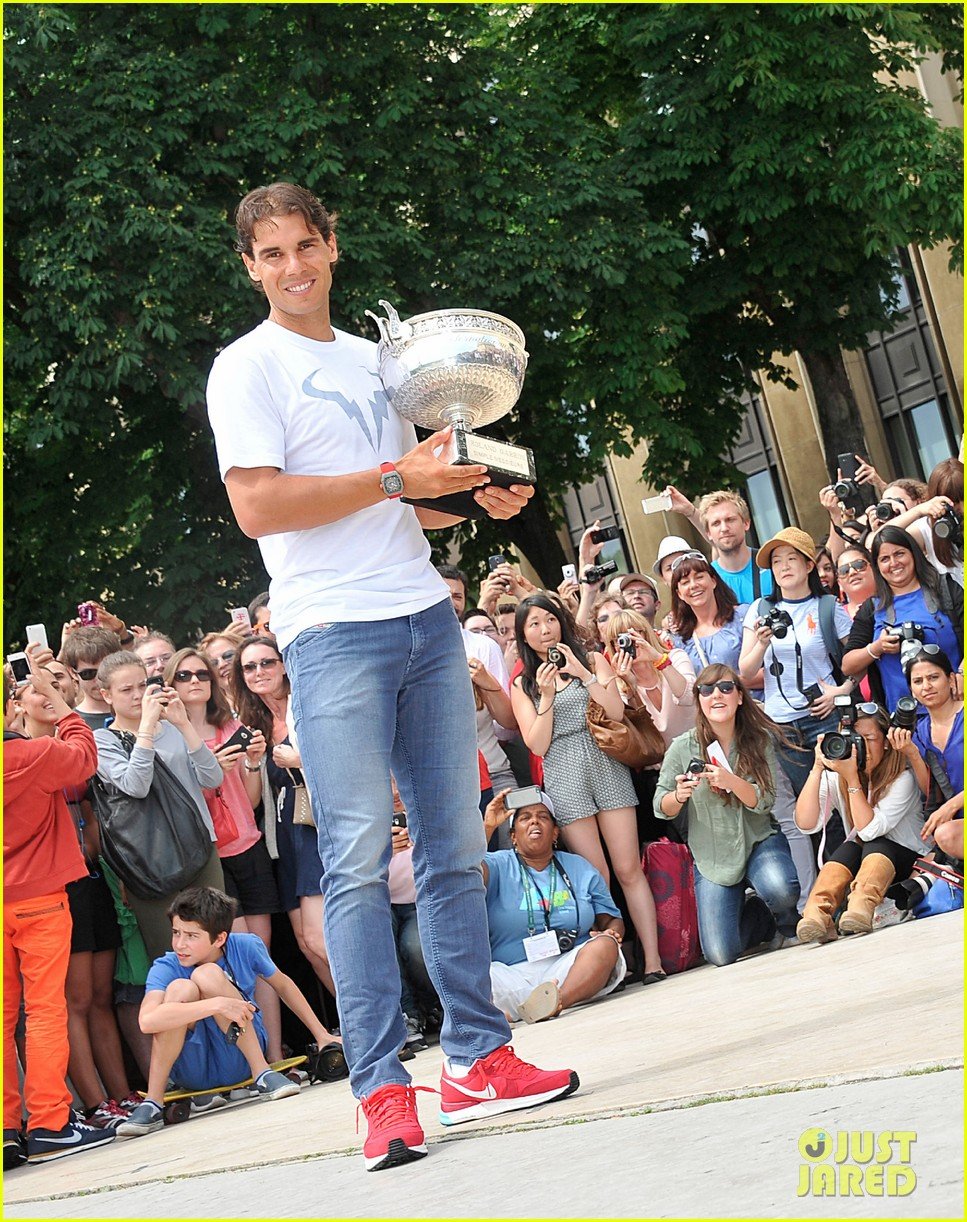 Maria Sharapova & Rafael Nadal Pose with Their French Open Trophies ...