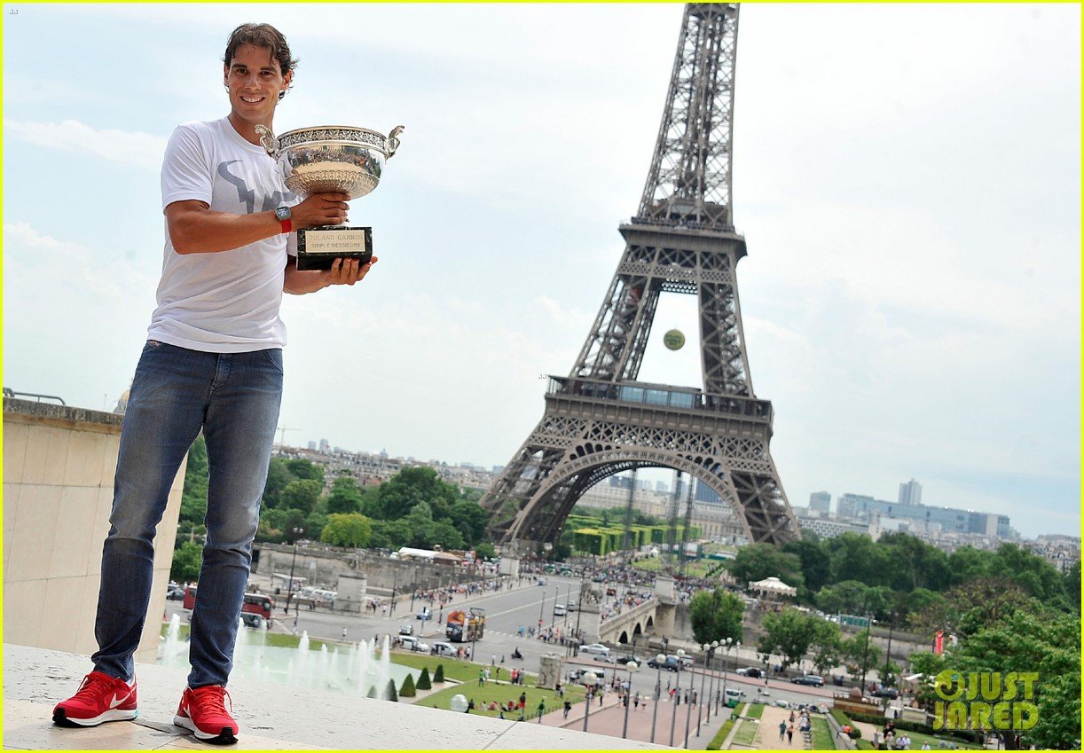 Maria Sharapova & Rafael Nadal Pose with Their French Open Trophies ...