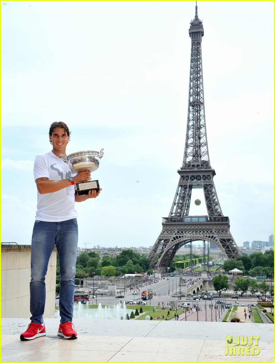 Maria Sharapova & Rafael Nadal Pose with Their French Open Trophies ...
