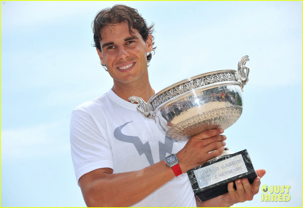 Maria Sharapova & Rafael Nadal Pose with Their French Open Trophies ...