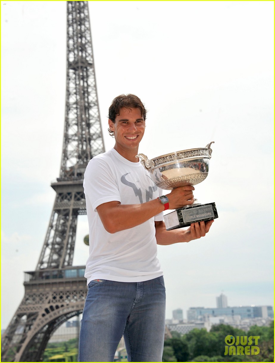 Maria Sharapova & Rafael Nadal Pose with Their French Open Trophies ...