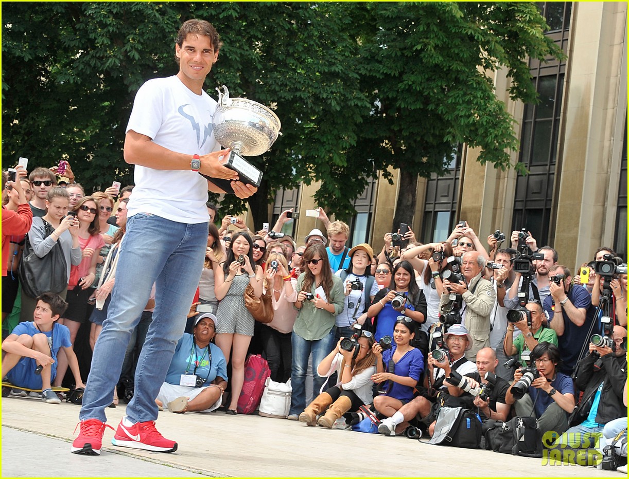 Maria Sharapova & Rafael Nadal Pose with Their French Open Trophies ...