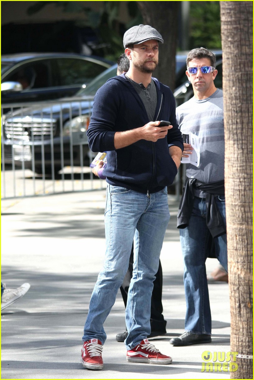 Channing Tatum, Joshua Jackson, & Chloe Moretz Watch the Kings Game ...