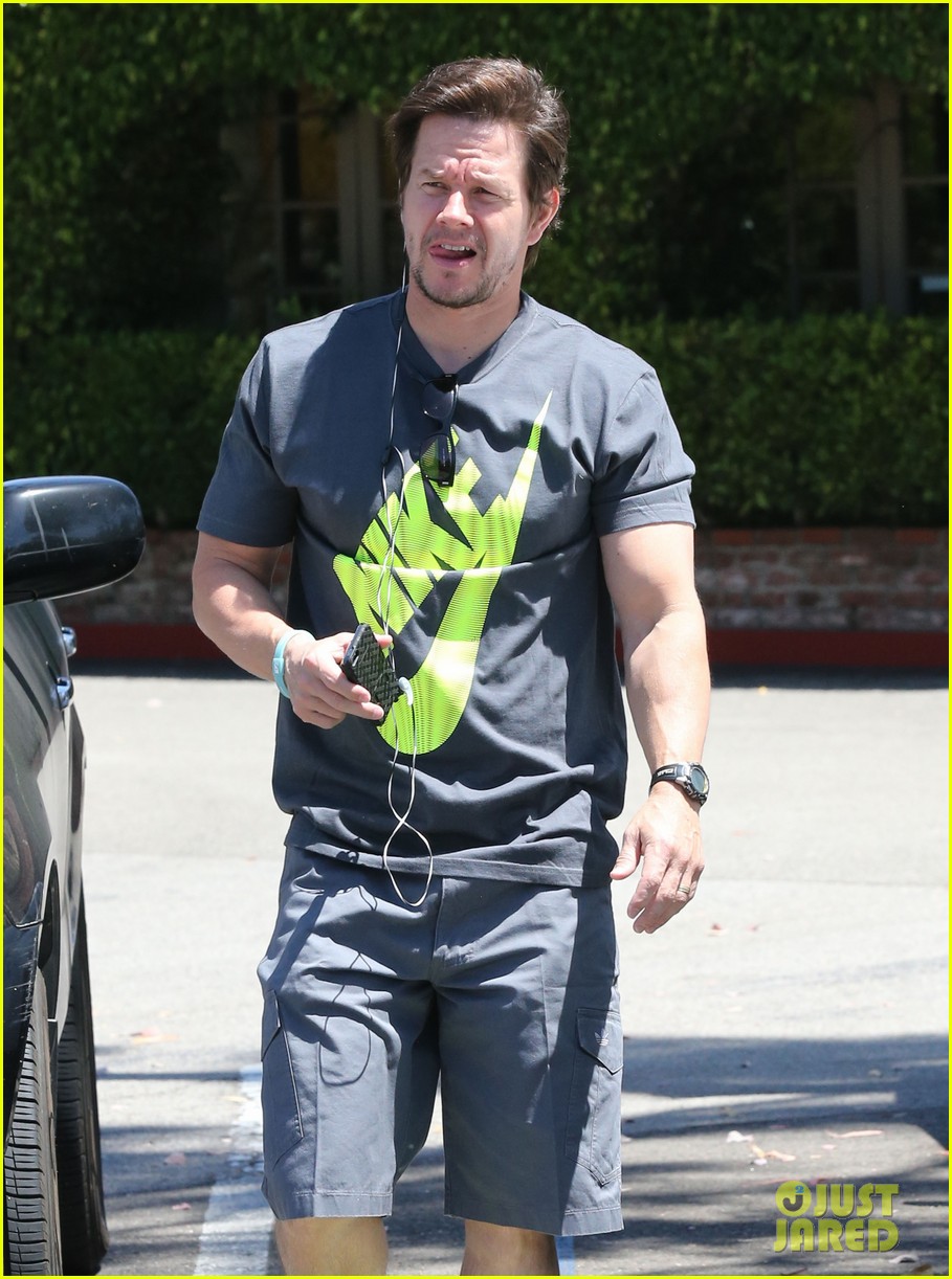 Mark Wahlberg's Buff Torso Never Fails to Impress!: Photo 3127411 ...