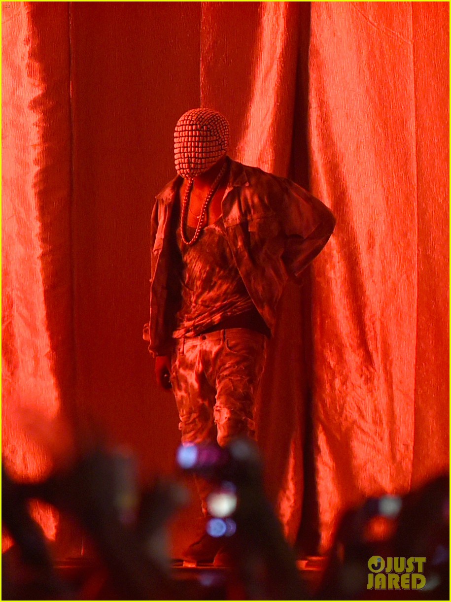 Kanye West Continues His Crazy Rants at Bonnaroo, Says He's 'Going ...