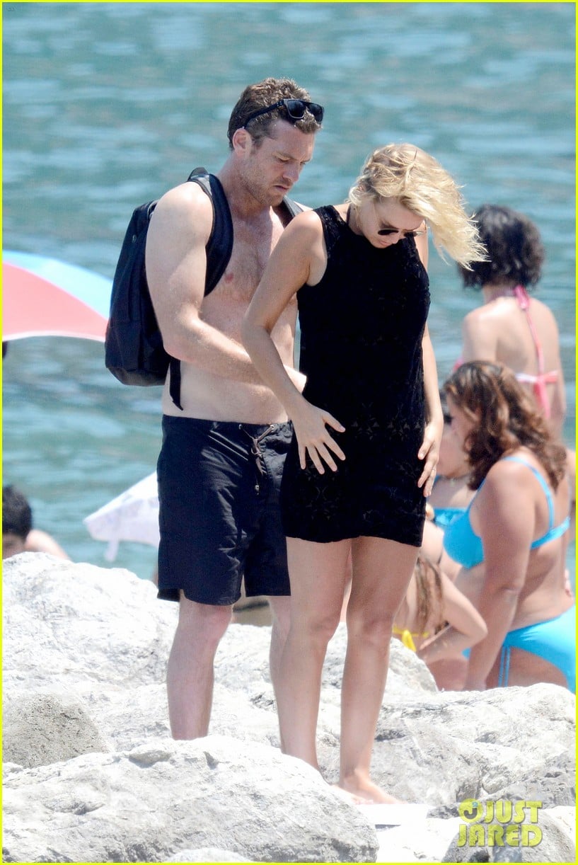 Sam Worthington & Lara Bingle Show Off Their Beach Bodies While ...