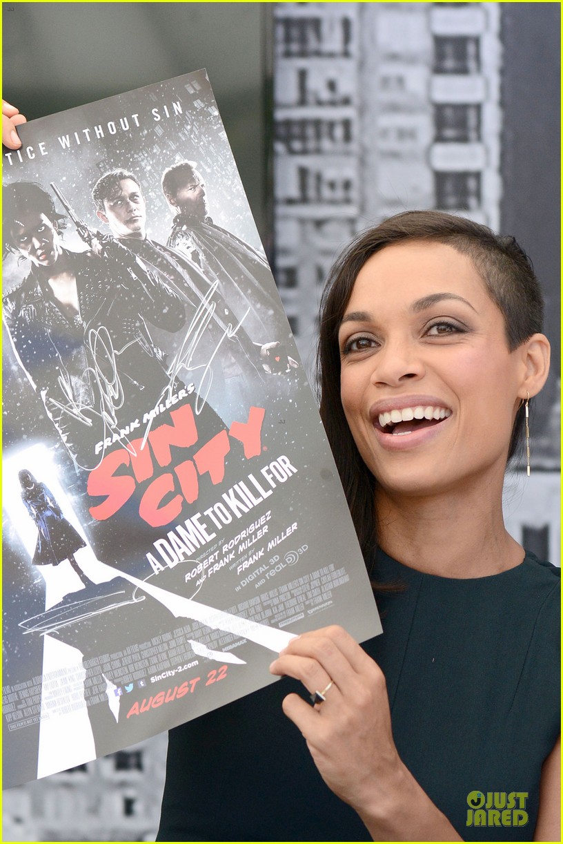 Jessica Alba & Rosario Dawson Heat Up at Comic-Con Autograph Signing ...