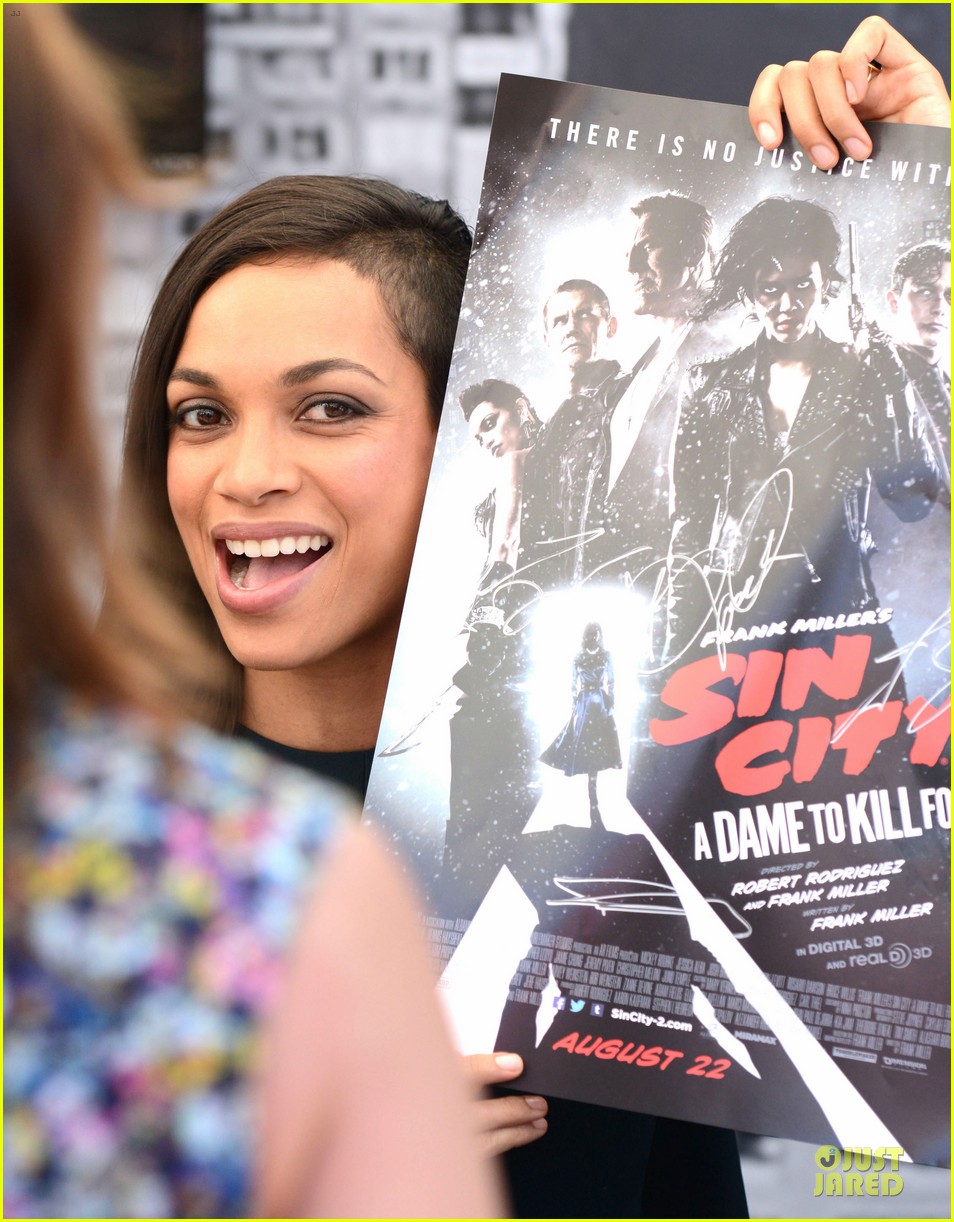 Jessica Alba & Rosario Dawson Heat Up at Comic-Con Autograph Signing ...
