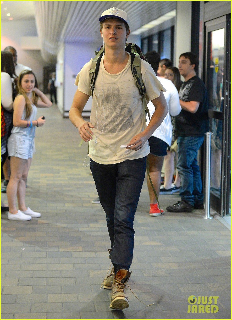 Ansel Elgort & Shailene Woodley's Famous 'Fault in Our Stars' Bench ...