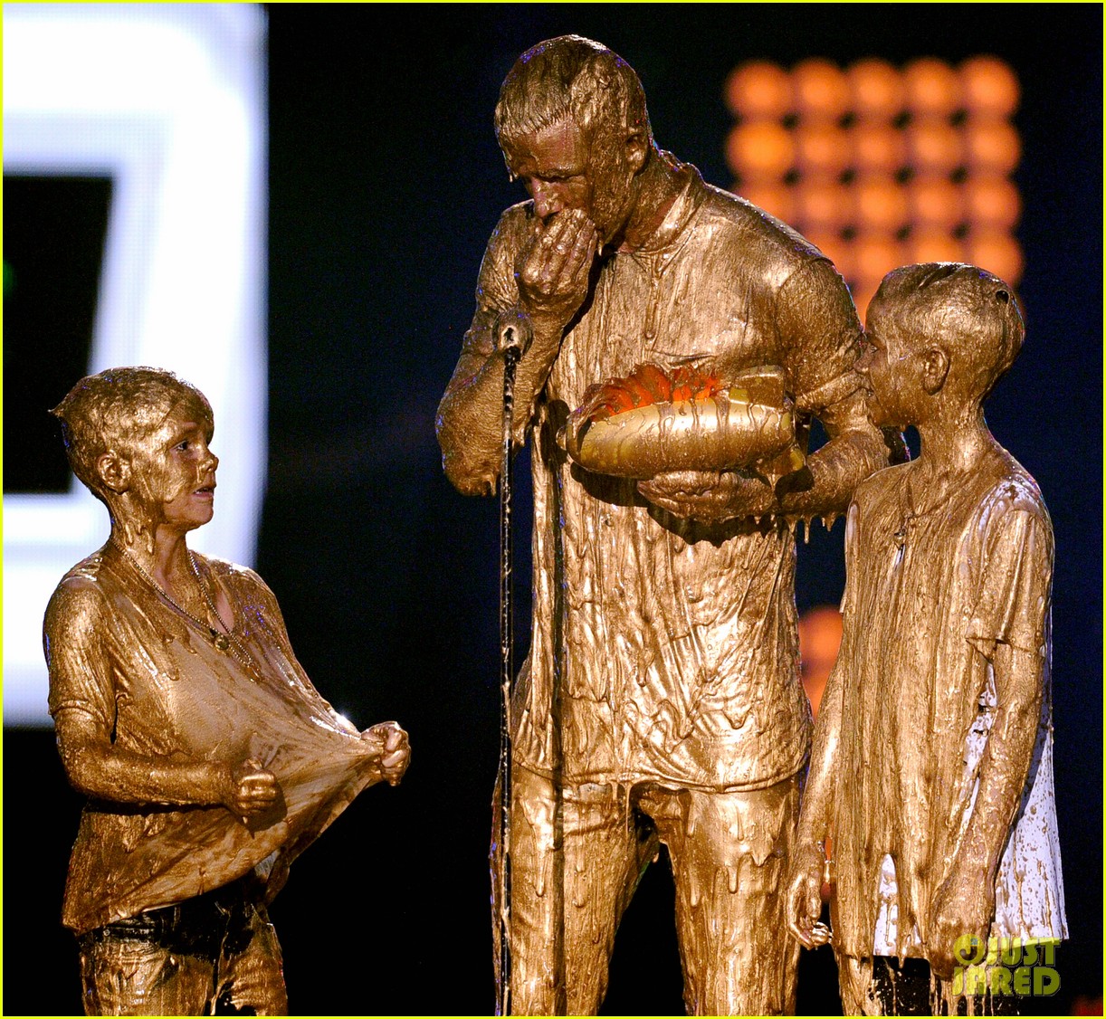David Beckham & His Sons Get Drenched with Golden Slime at Kids' Choice ...