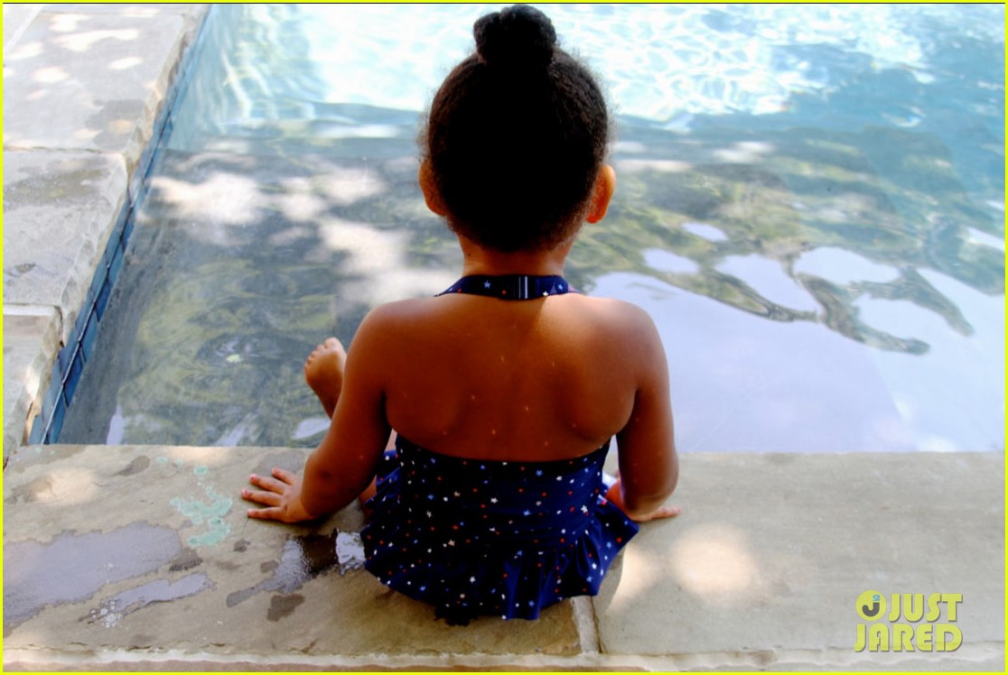 Beyonce Goes Swimming with Blue Ivy in New Family Photos!: Photo ...
