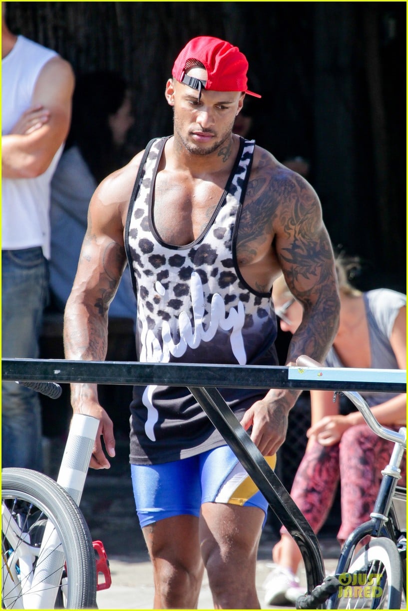 Kelly Brook's Fiance David McIntosh Is Too Sexy For His Shirt on Venice ...
