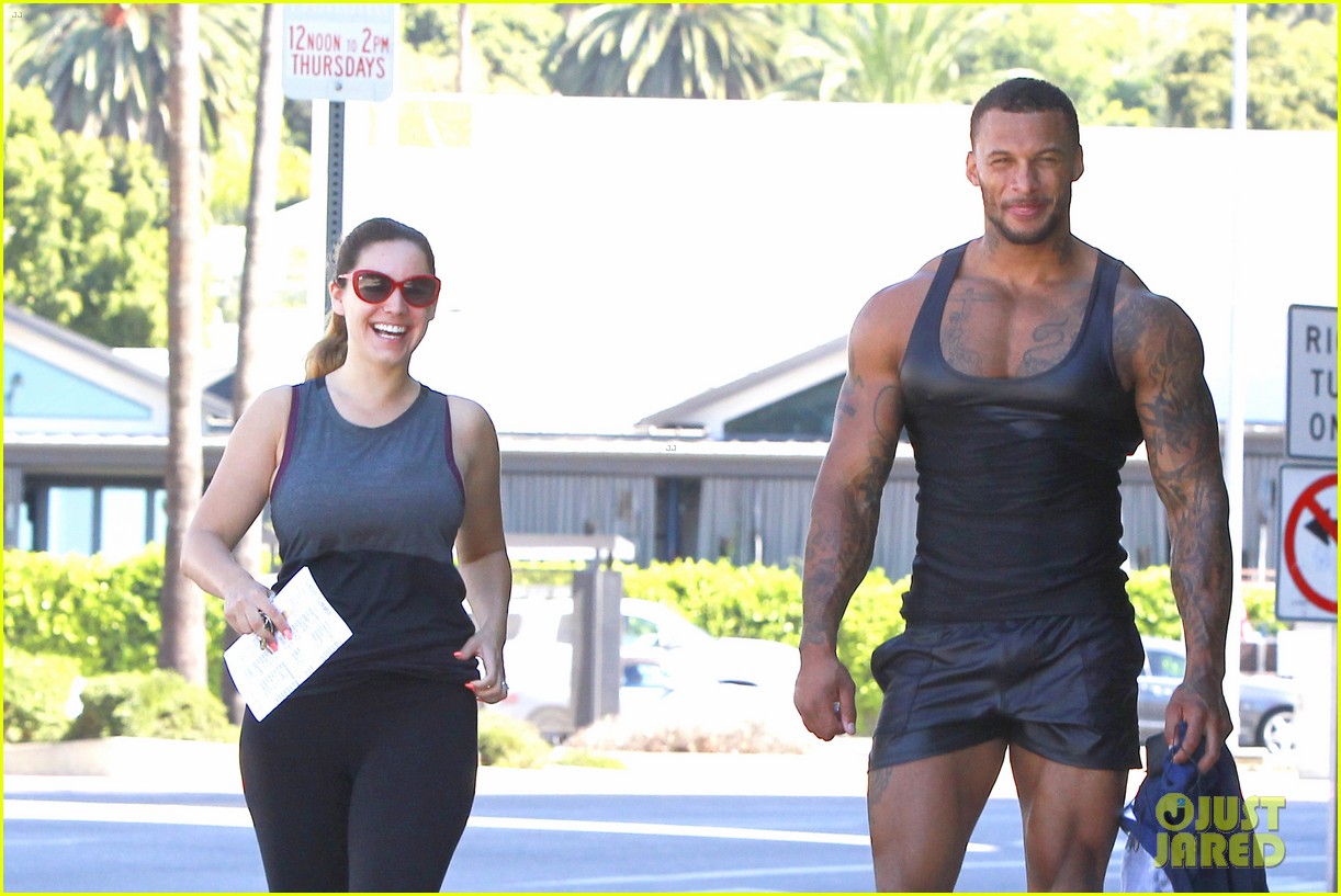 Kelly Brook Announces She's the New Face of Skechers!: Photo 3163610 ...