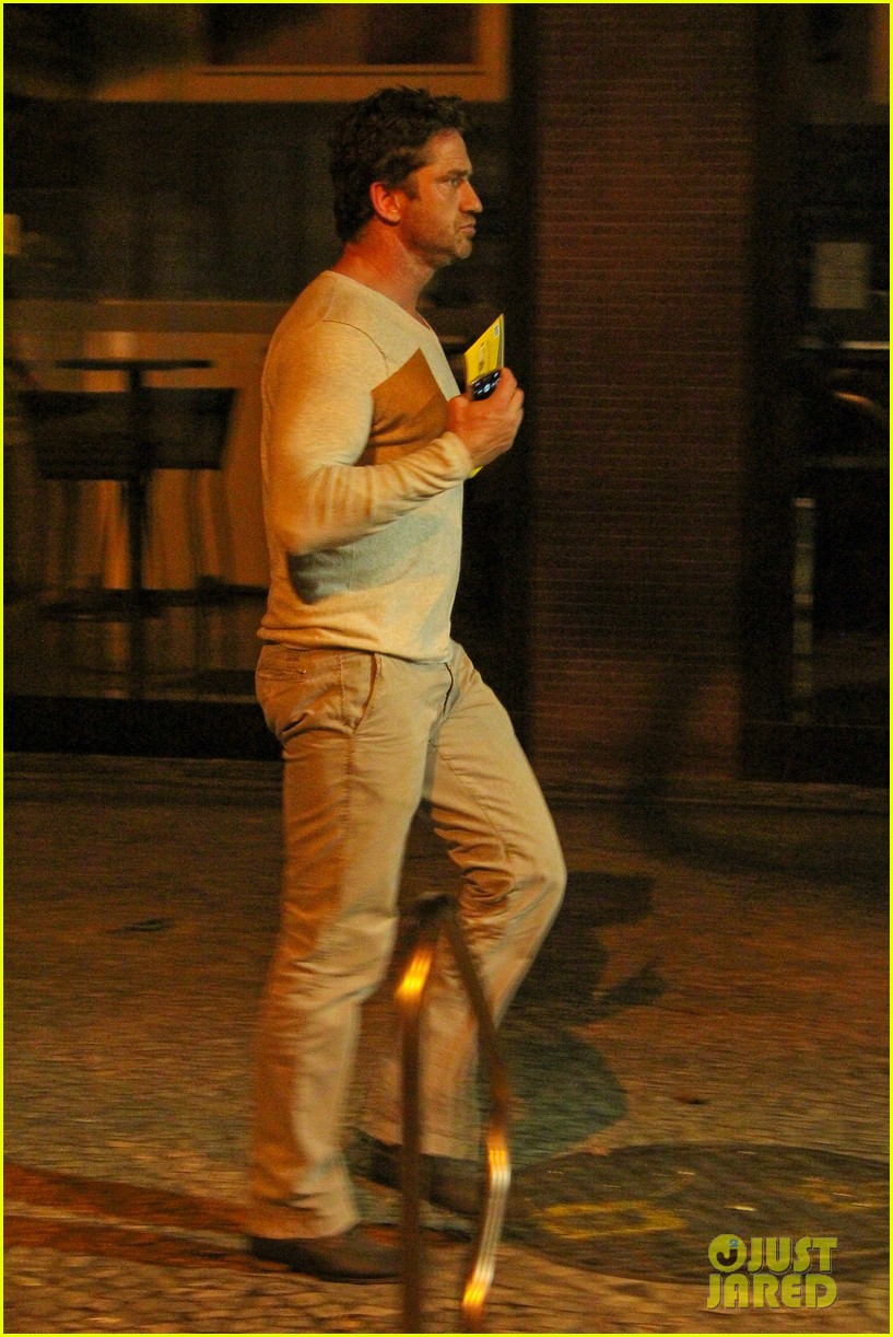 Gerard Butler Can't Get Enough of This Medieval Knight & Dragon Statue ...