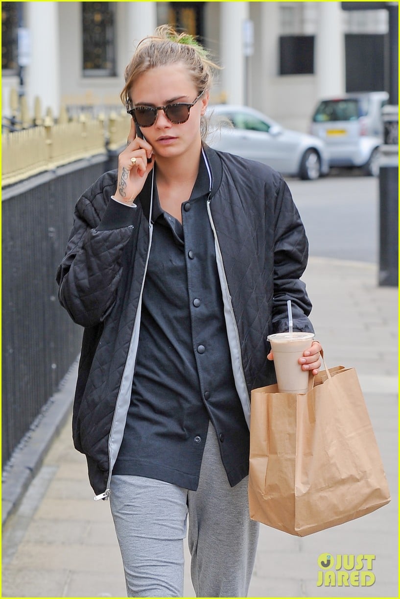 Cara Delevingne Goes Preppy for New Fall Mulberry Campaign: Photo ...