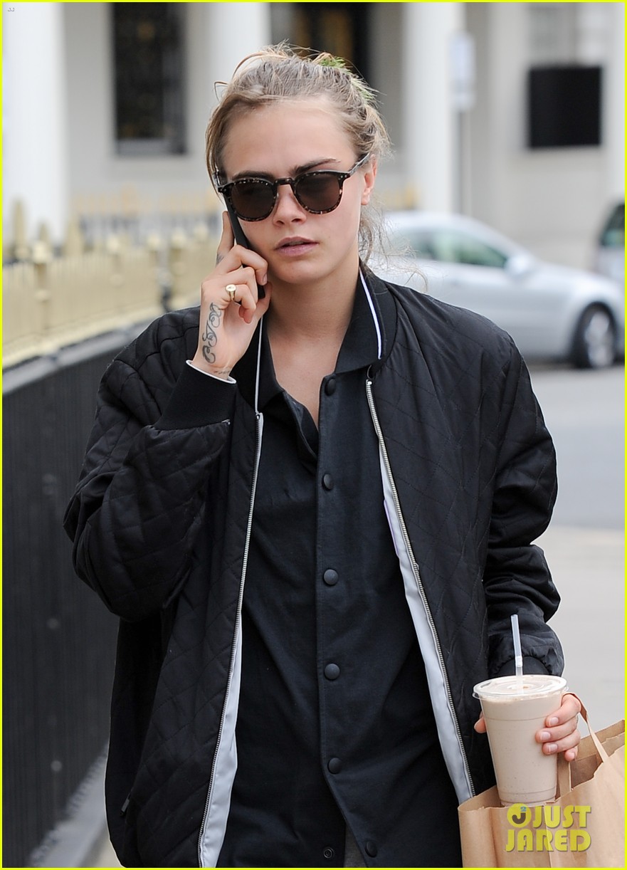 Cara Delevingne Goes Preppy for New Fall Mulberry Campaign: Photo ...