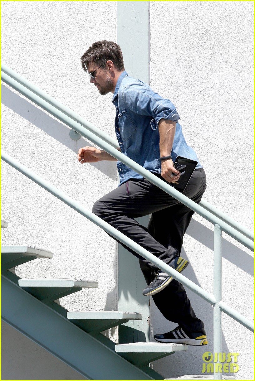 Josh Duhamel Flexes His Muscles During Vigorous Outdoor Workout: Photo ...